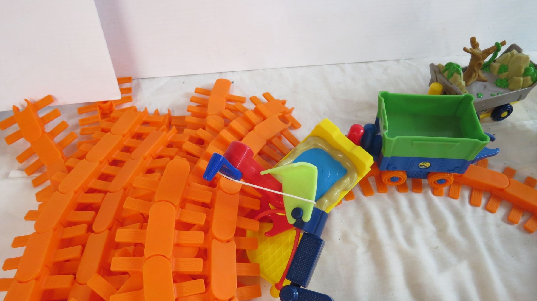 Go Diego Go Train Tracks And Assorted Train Cars Bodnarus Auctioneering go-diego-go-train-tracks-and-assorted-train-cars-bodnarus-auctioneering