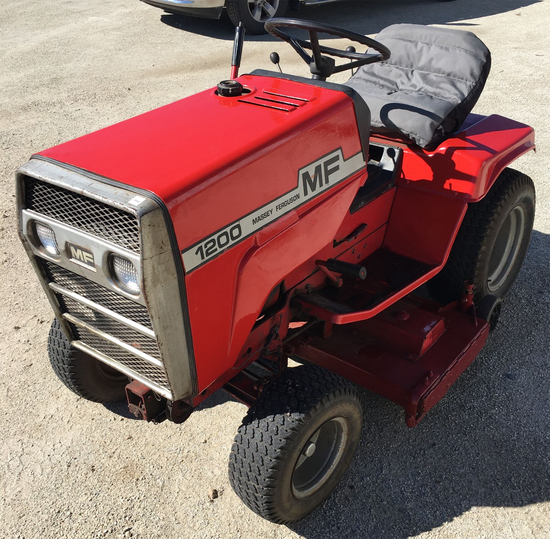Massey Ferguson 1200 Riding Lawn Mower