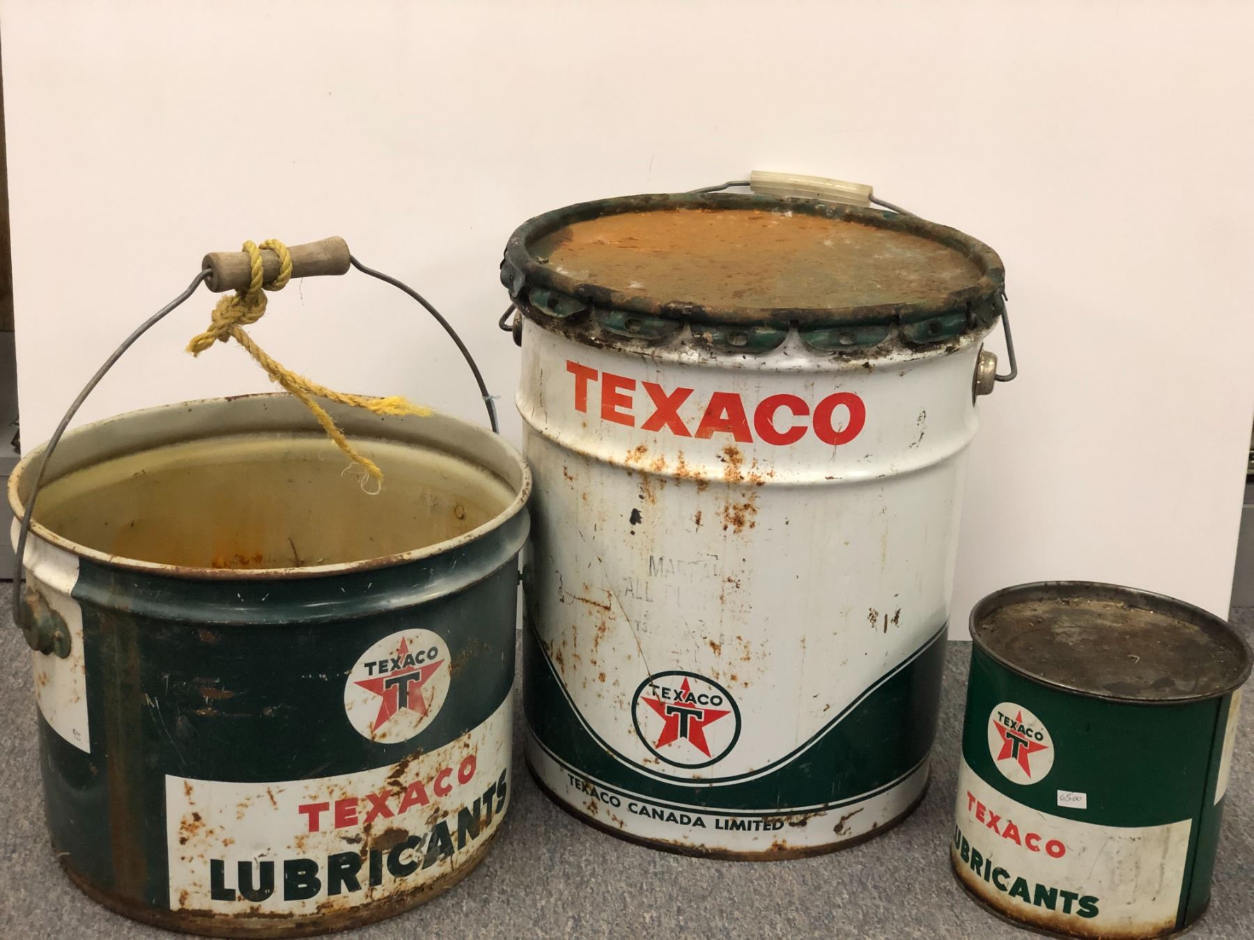 Group of 3 Texaco Motor Oil Co. collectors cans - 35 LBS/ 25 LBS & 5 ...