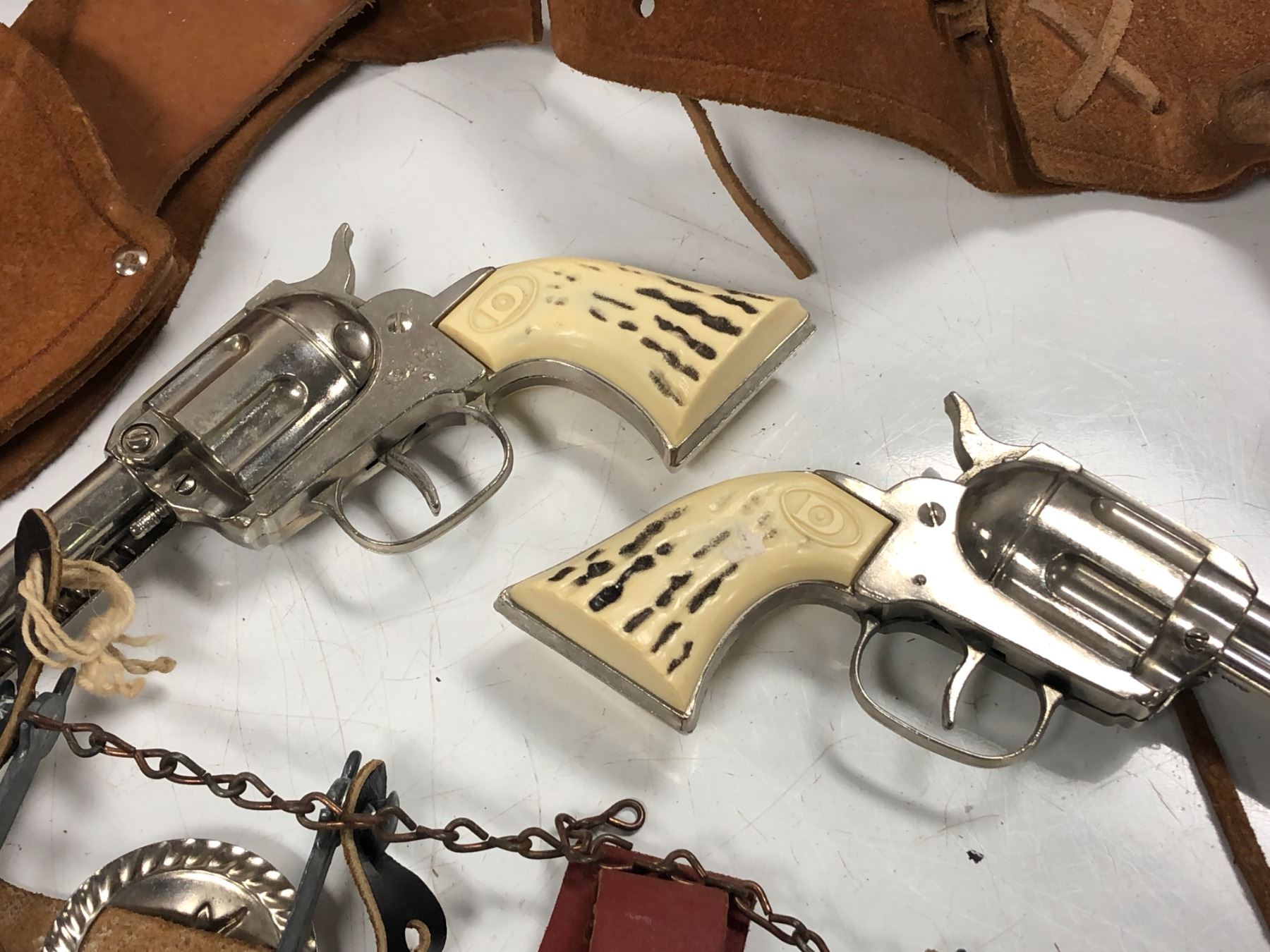 Vintage daisy child's cap gun set - 2 cap guns/ leather holster/ pair ...