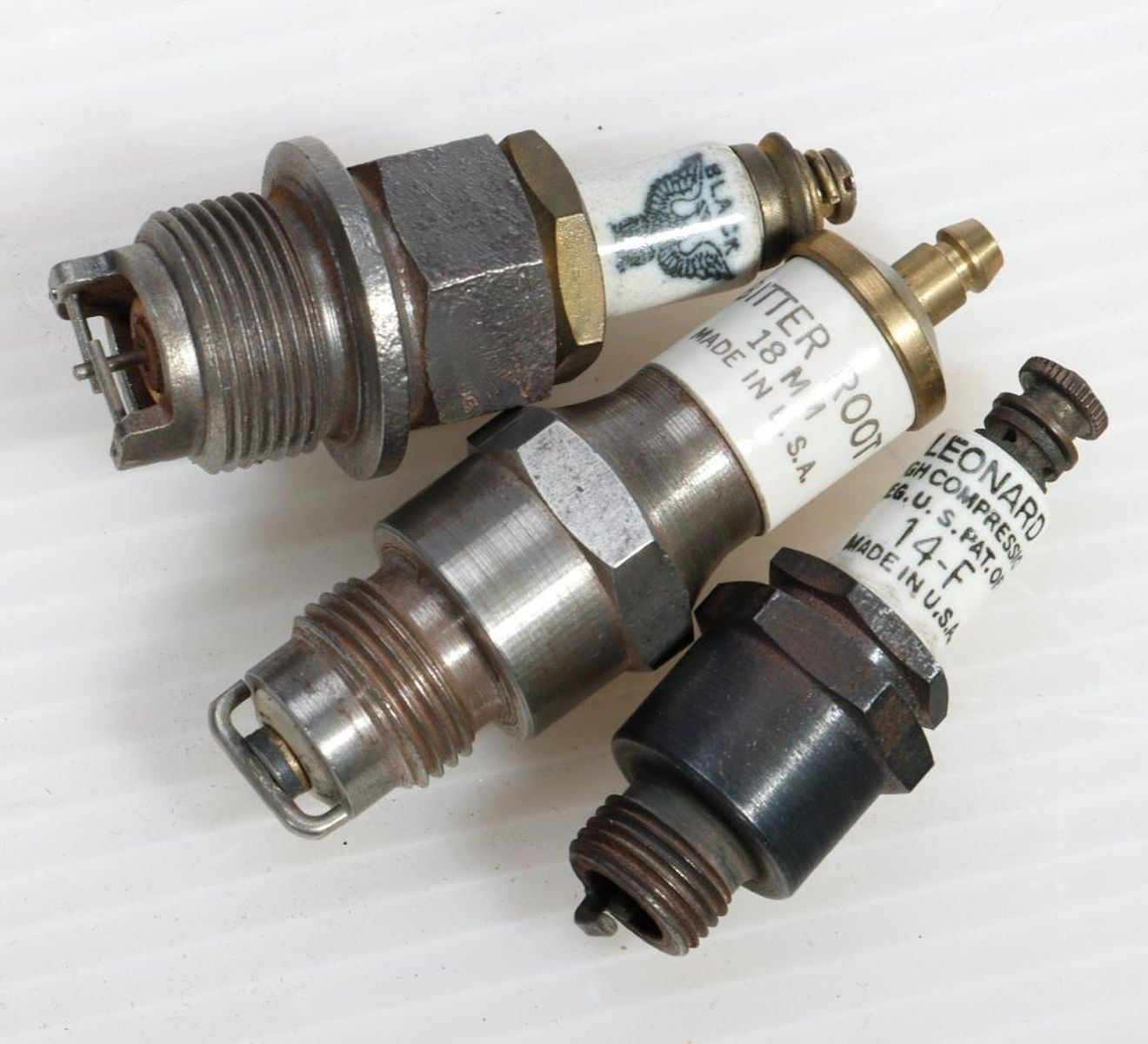 Ten Collectable Spark Plugs: Black, Edison, Fyrac, Pyramid, Leonard ...