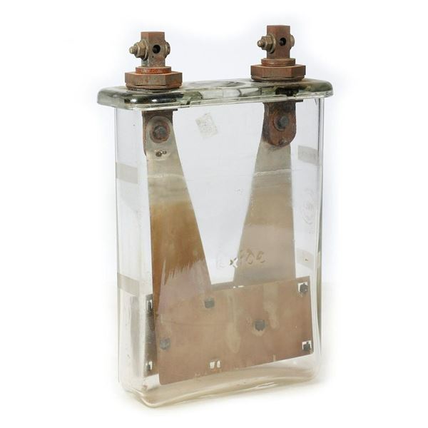 Glass Battery Jar with Electrodes