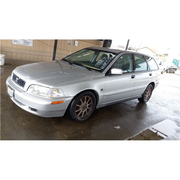 2004 Volvo V40