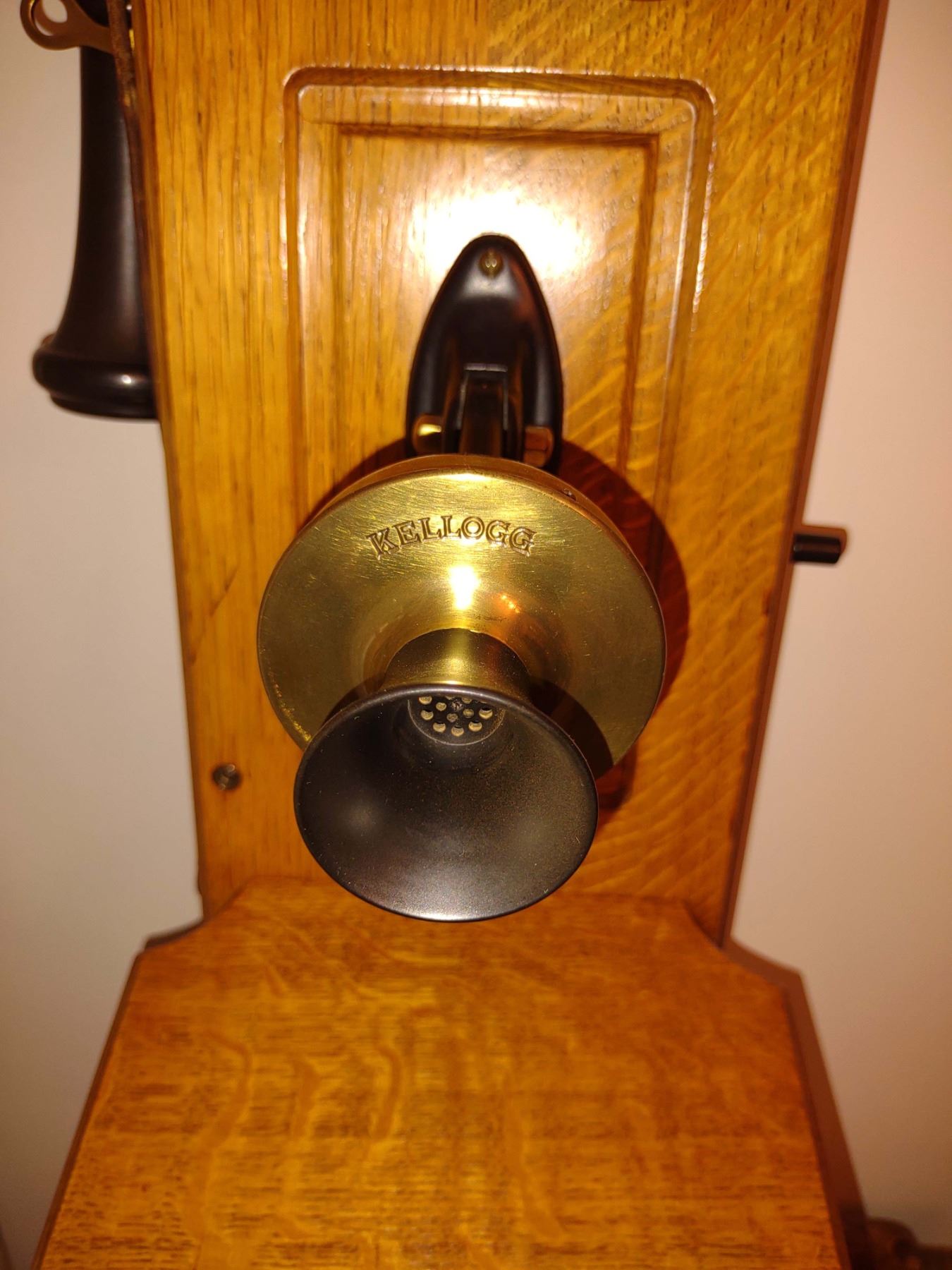 ANTIQUE KELLOGG OAK WALL MOUNT HAND CRANK TELEPHONE, COMPLETE