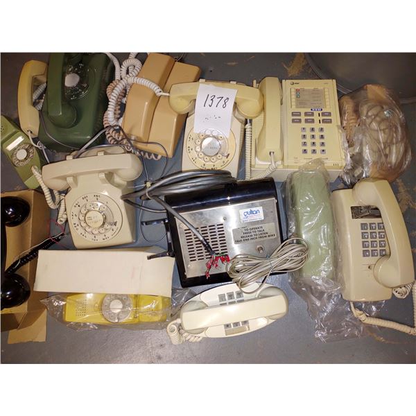 APPROX 12 VINTAGE PHONES AND PHONE PARTS