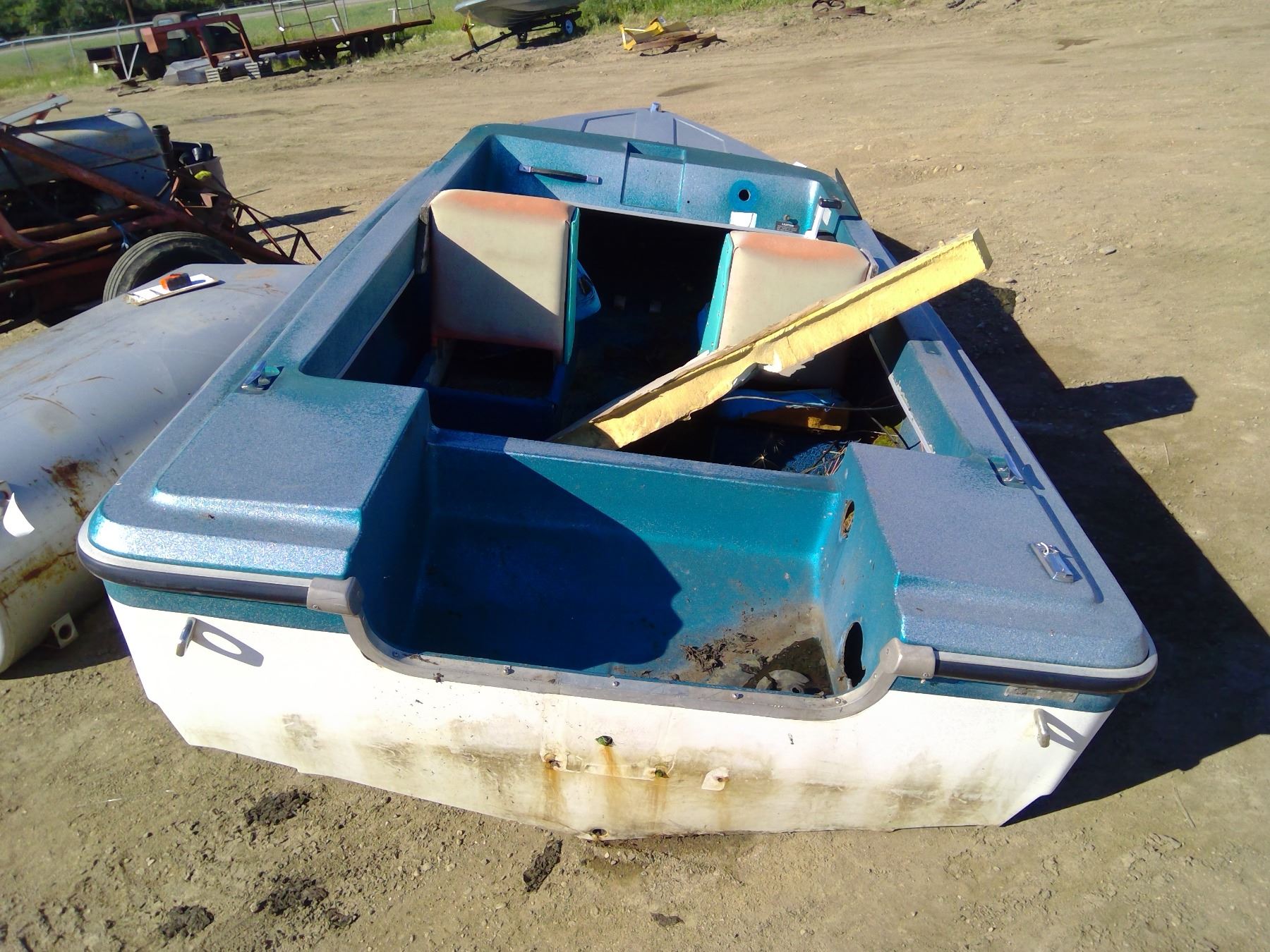 15' Fiberglass Lund Boat - No Motor - Schmalz Auctions