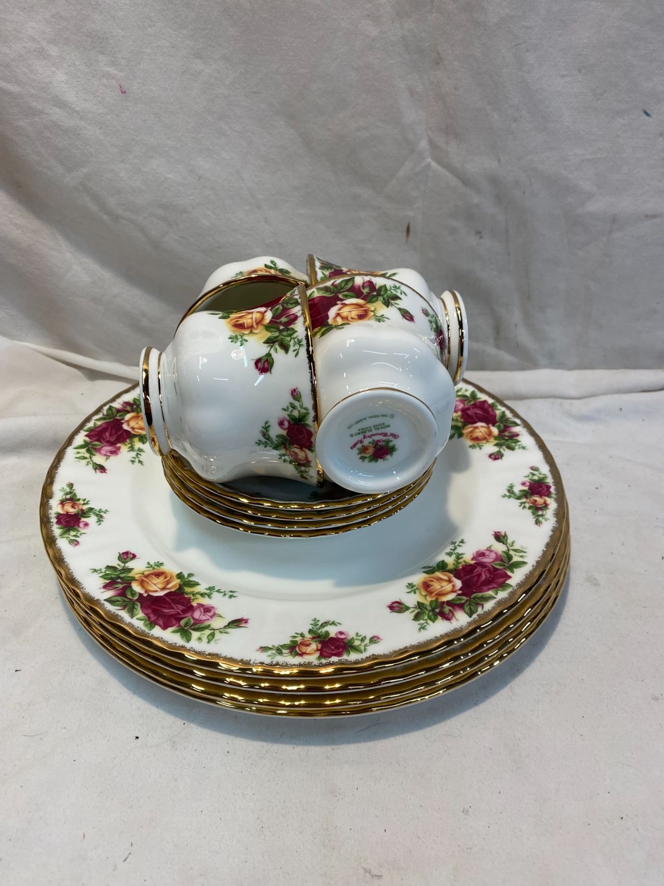 Old country Rose 4 plates and 4 cups and saucers
