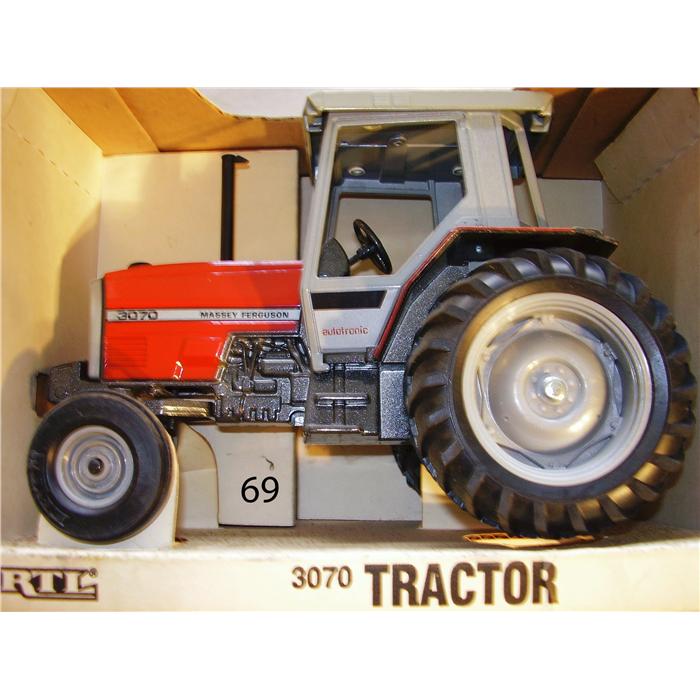 Ertl - Massey Ferguson 3070 #1127