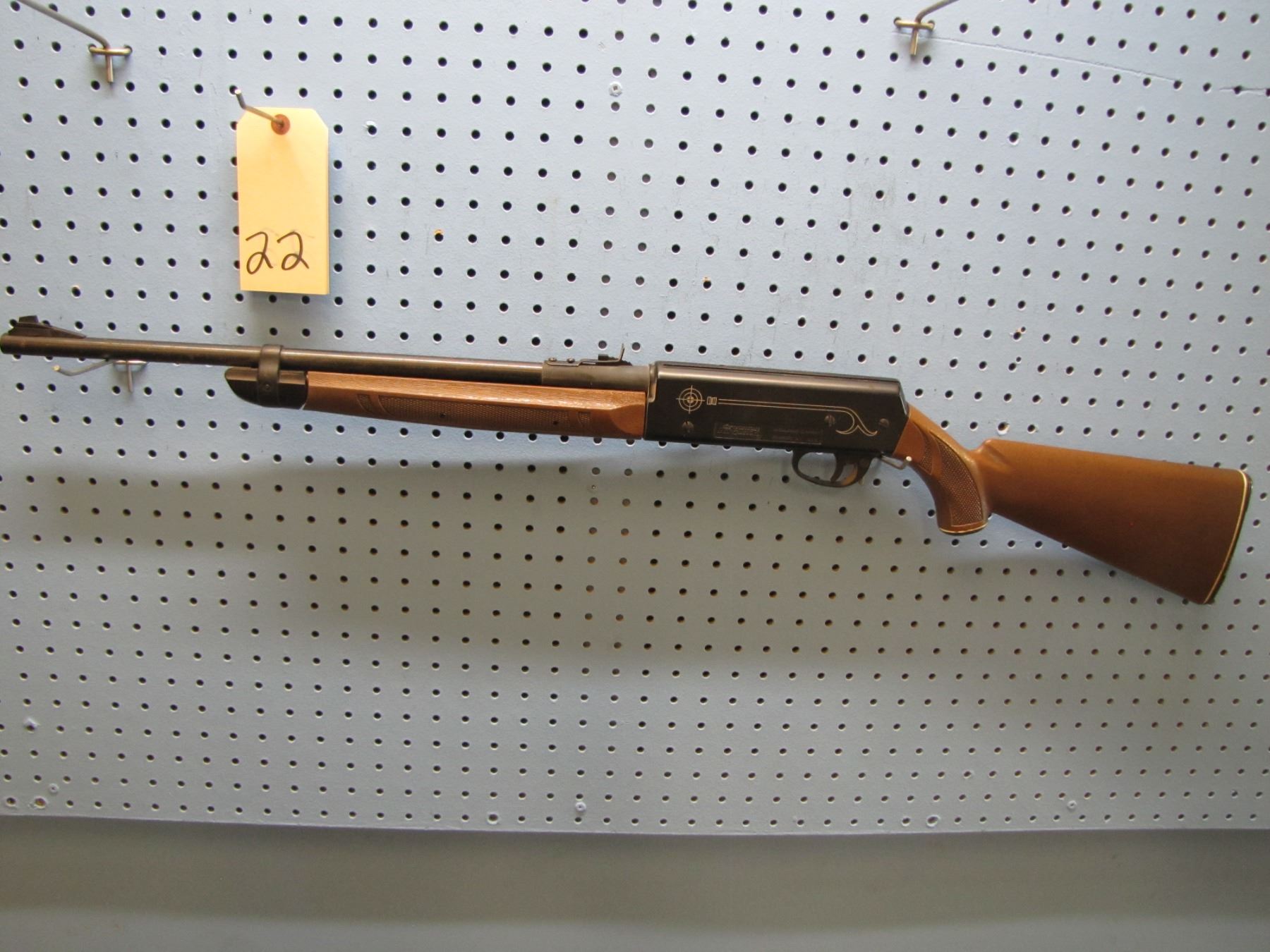 Crossman 2200 magnum 22 caliber pellet gun ; some rust visible on barrel