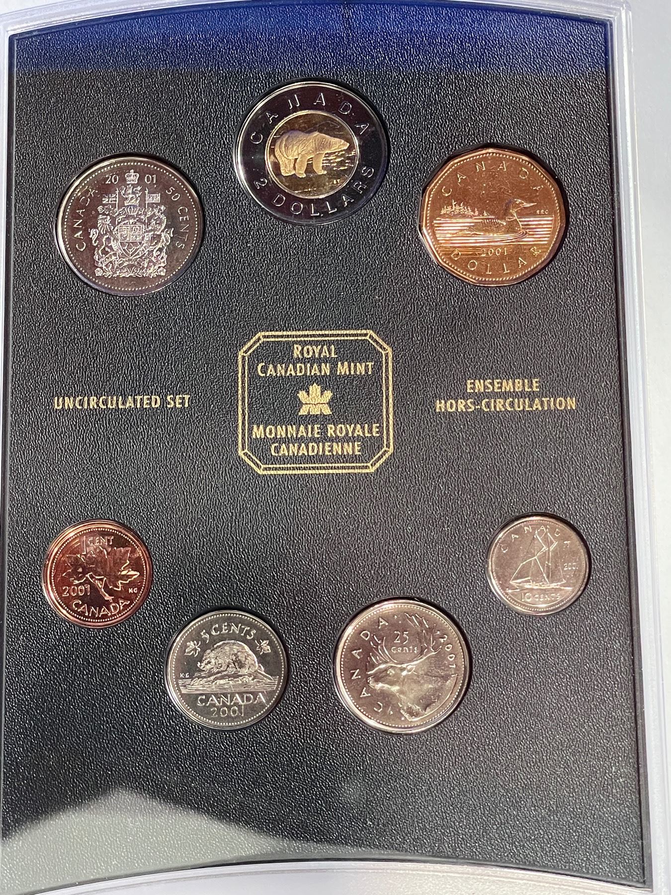 2001 Oh canada Cased coin set w. rare loonie