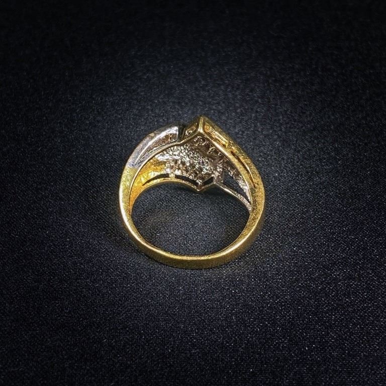3.6 DWT 10 KT Gold w/ Dimd Lining Ring Sz: 9