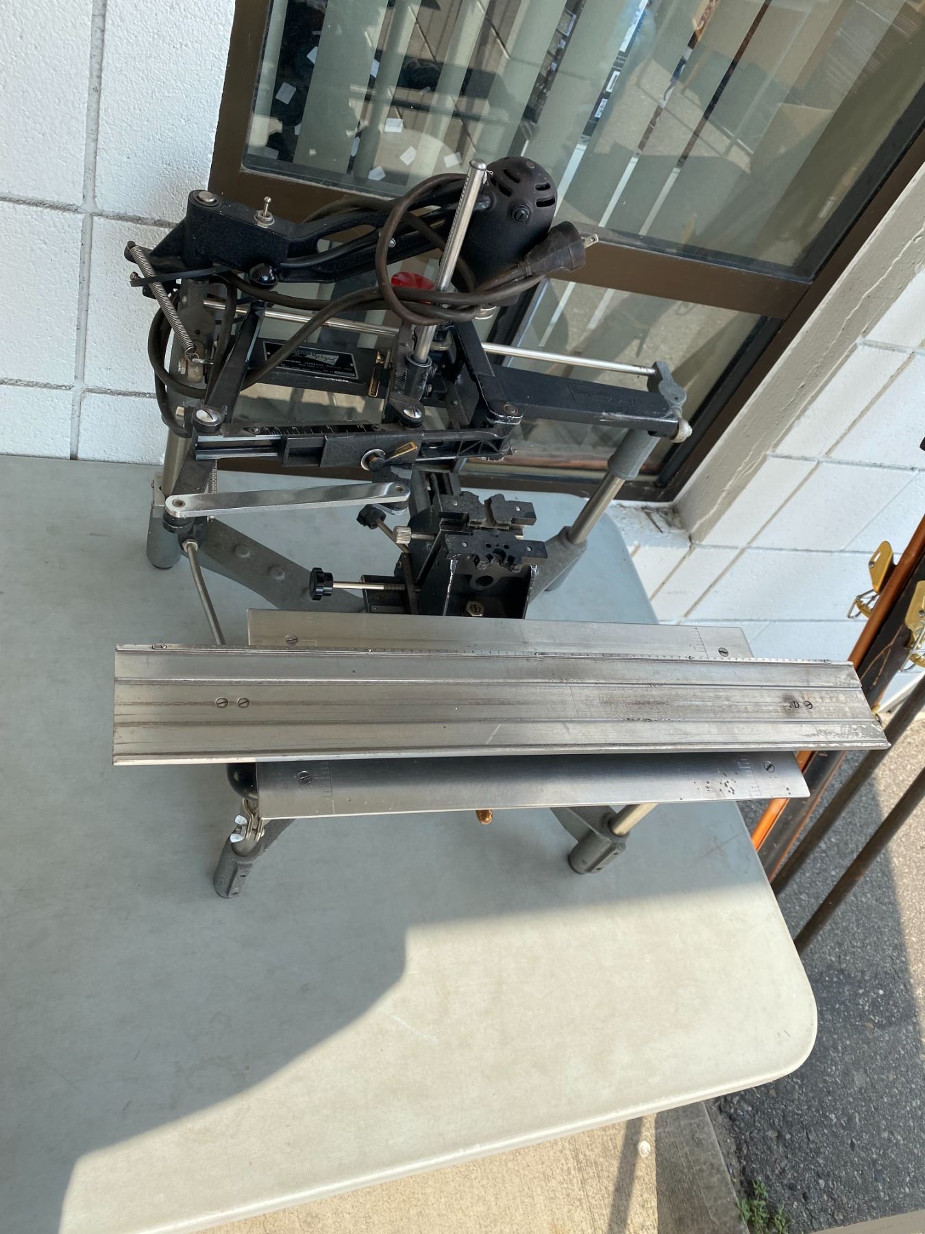 Engravo graph engraving machine