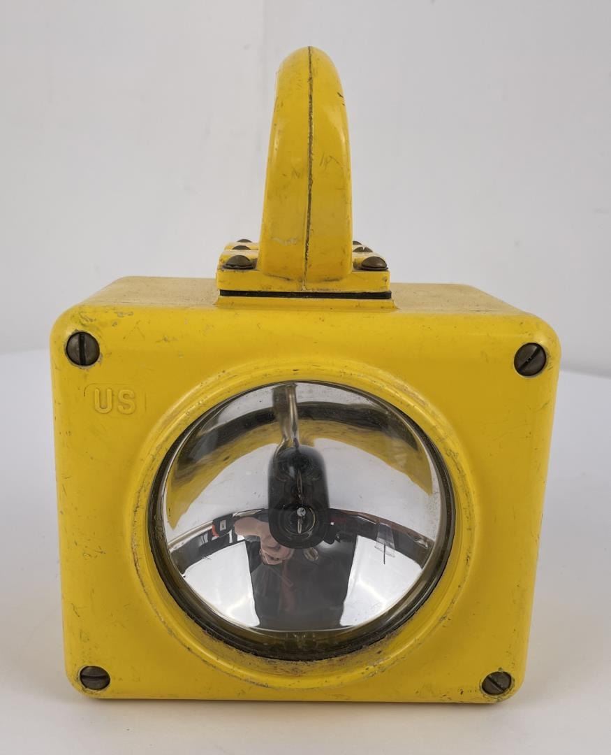 US Navy Battle Lantern Lamp SYM 100.2