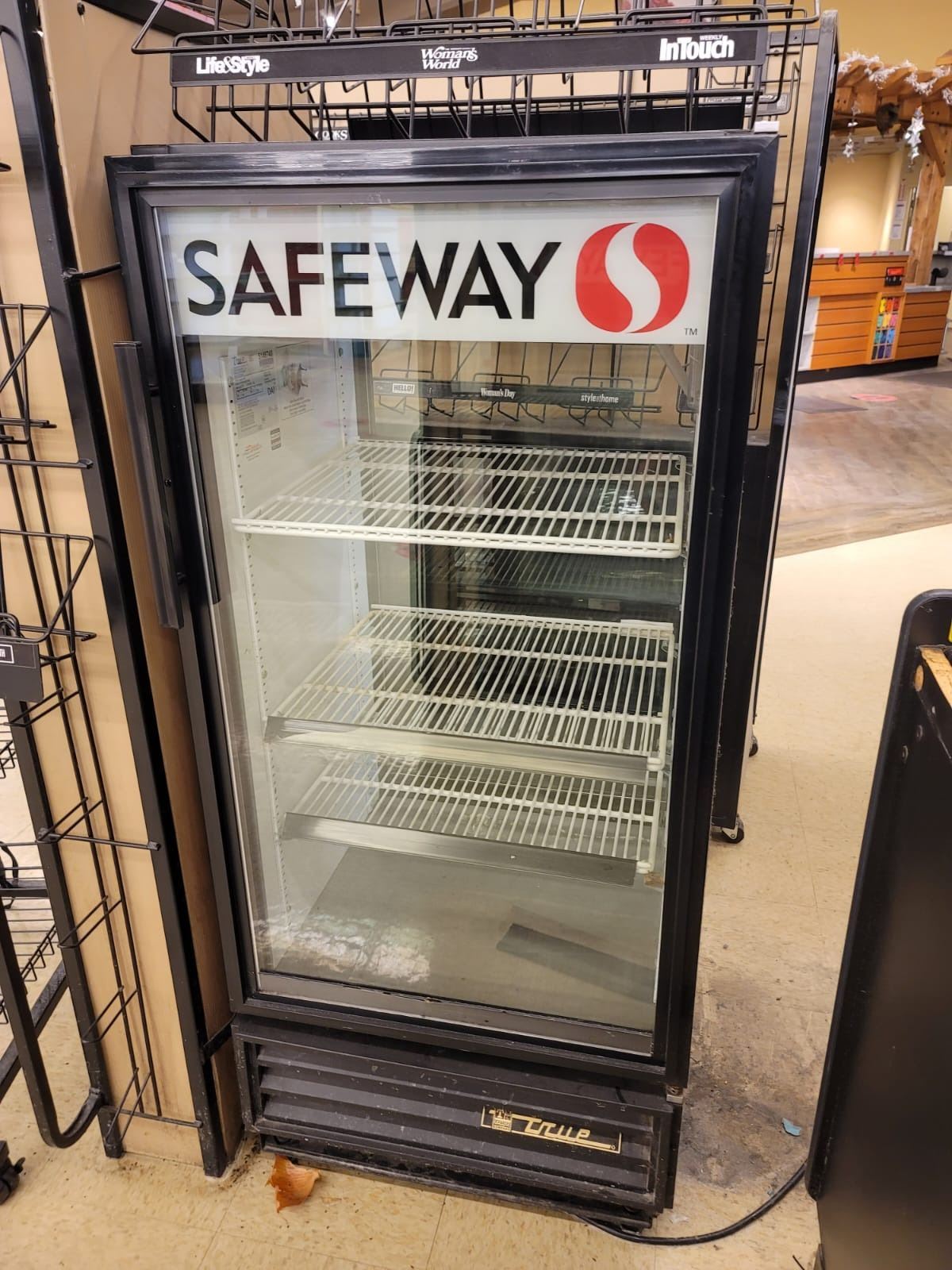 True Manufacturing - 25" One Section Glass Merchandiser (Doors on both ...