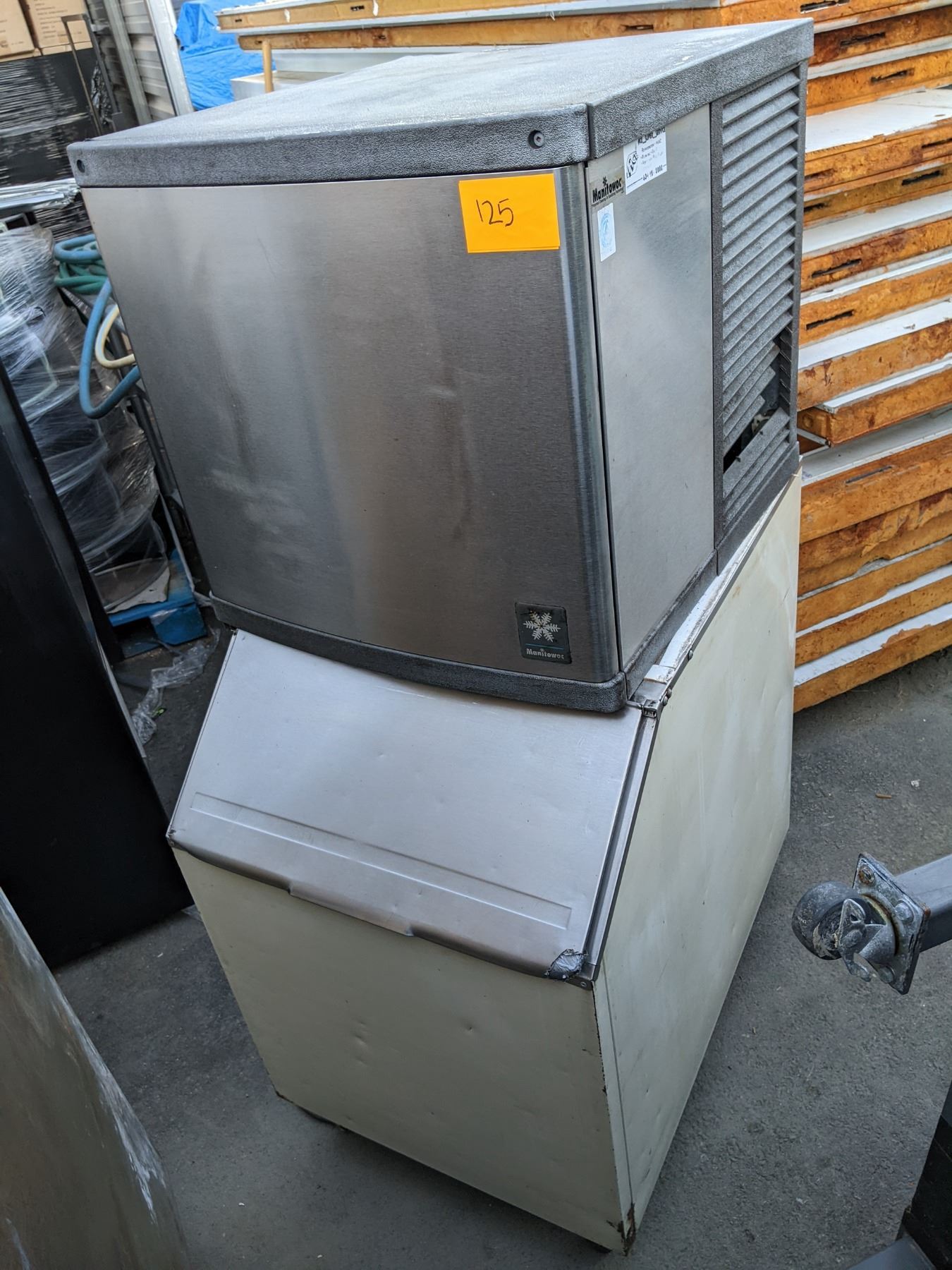 Manitowoc - Small Ice machine - Model: QD0322A - Tested & working condition