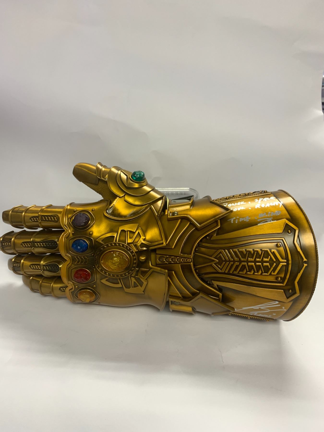 Autograph Josh Brolin Thanos Infinity Gauntlet Metal Gloves Avengers