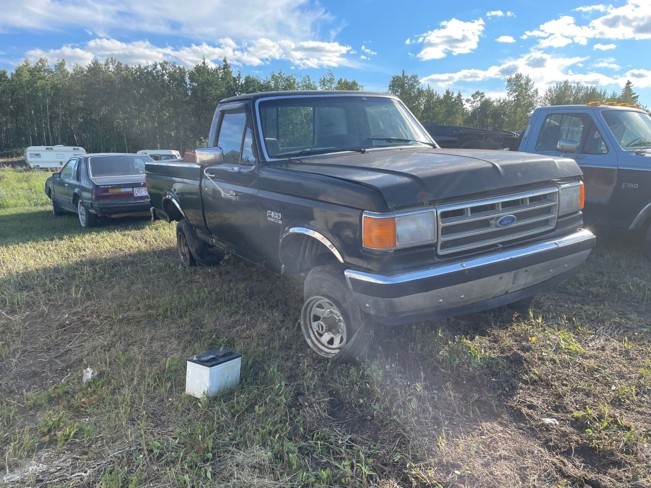 1988 Ford F150 Short Box, 4x4, 3" lift , 302 5 Speed