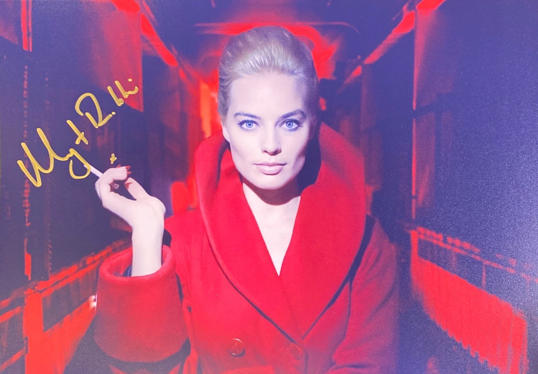 Autograph Signed Margot Robbie Photo