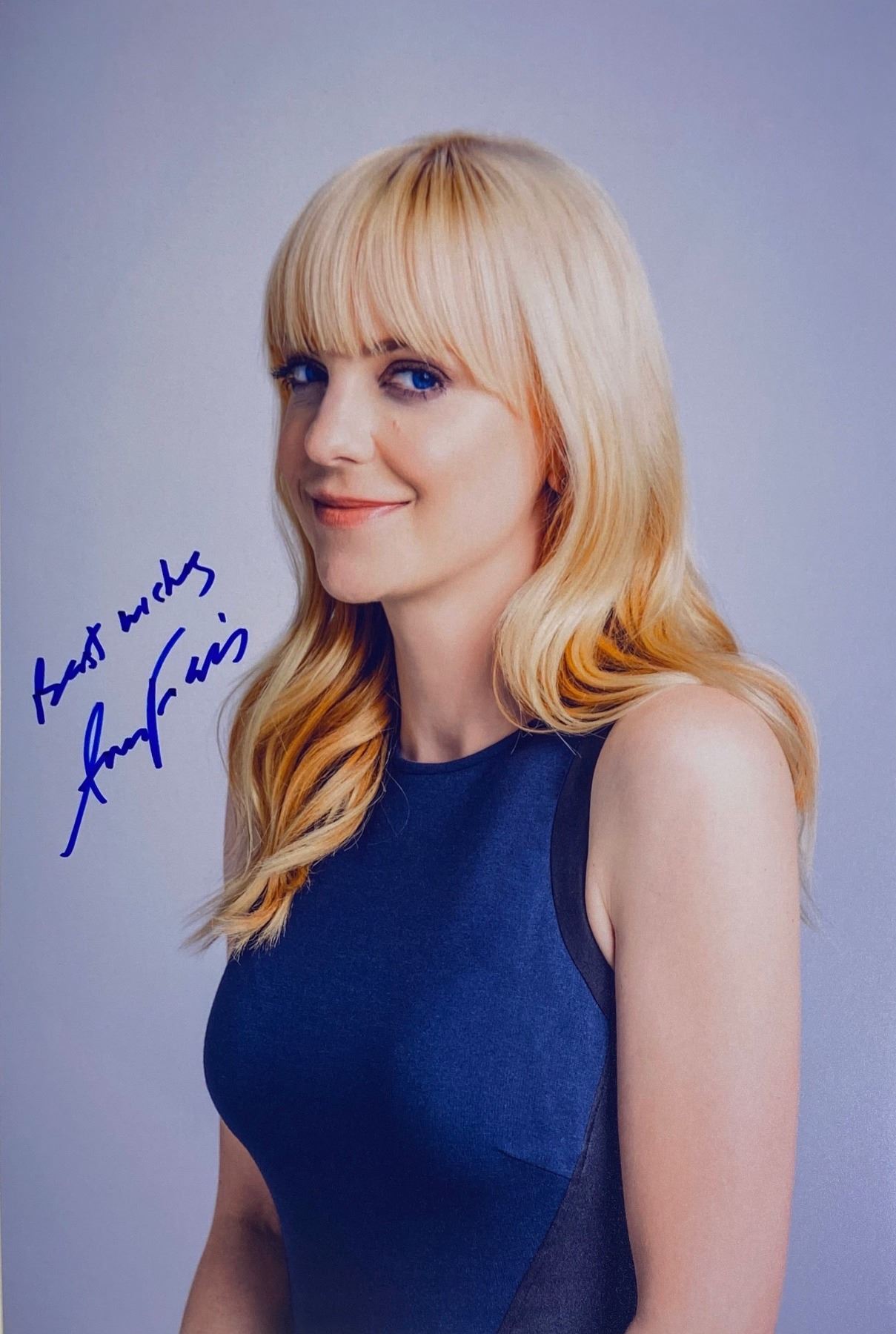 Autograph Signed Anna Faris Photo