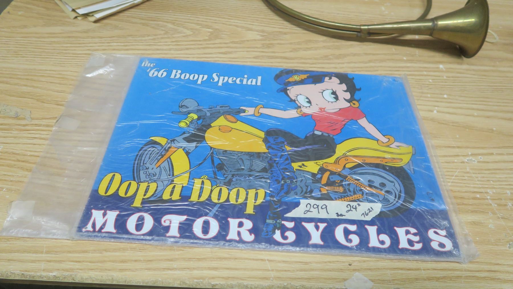 Betty boop tin sign - Schmalz Auctions