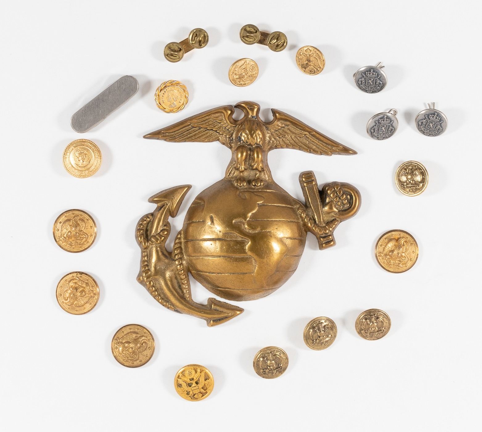 U.S. MARINE CORPS INSIGNIA & MILITARY BUTTONS (22)