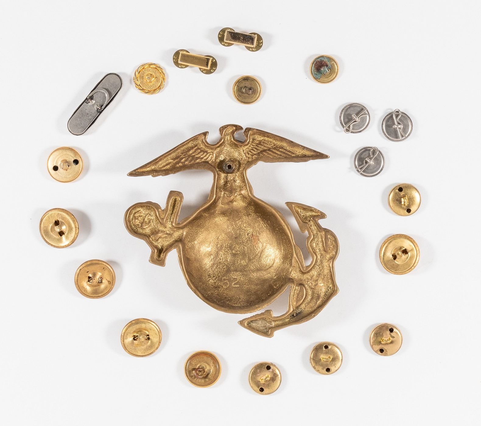 U.S. MARINE CORPS INSIGNIA & MILITARY BUTTONS (22)
