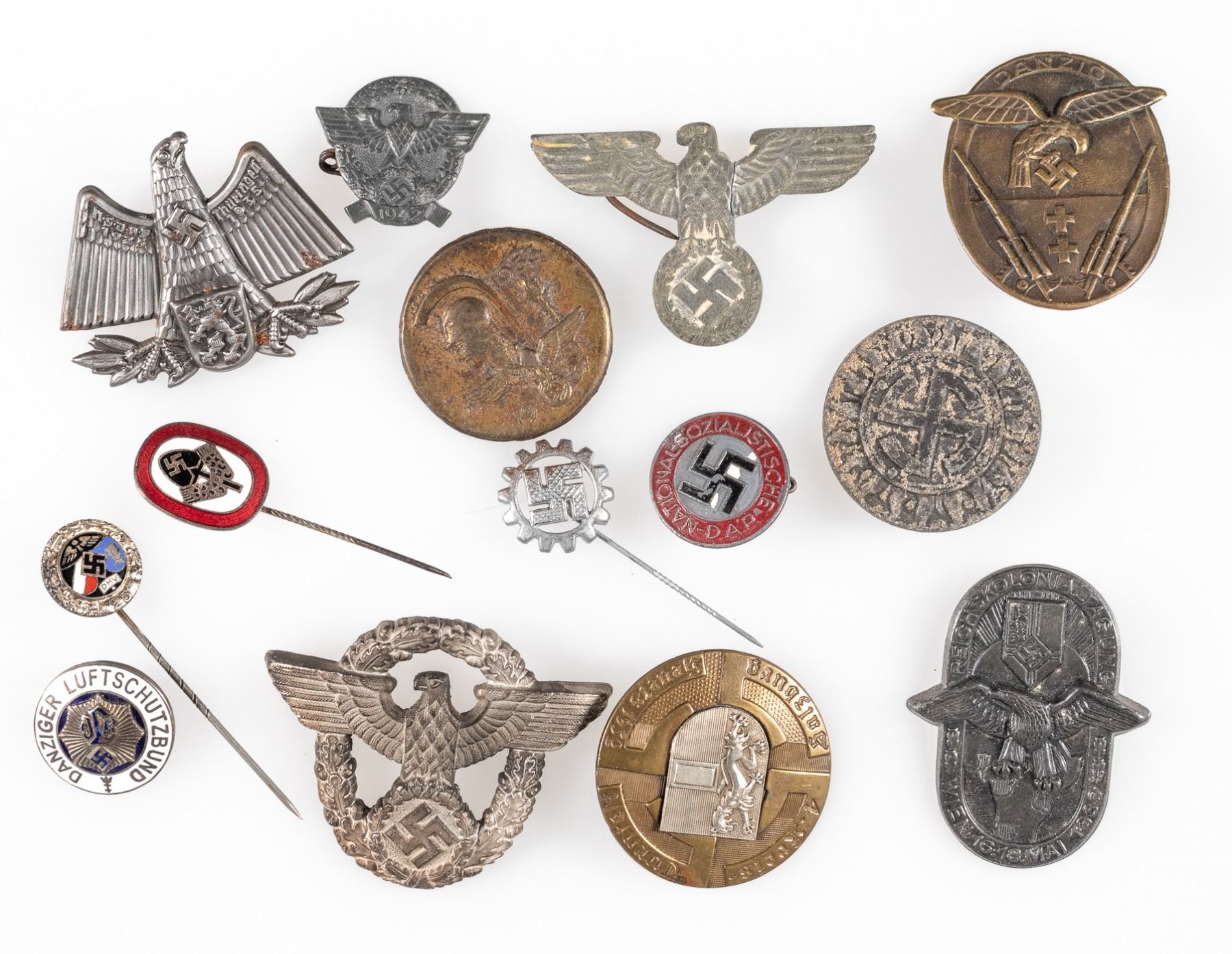 WWII GERMAN PINS AND TINNIES (14)