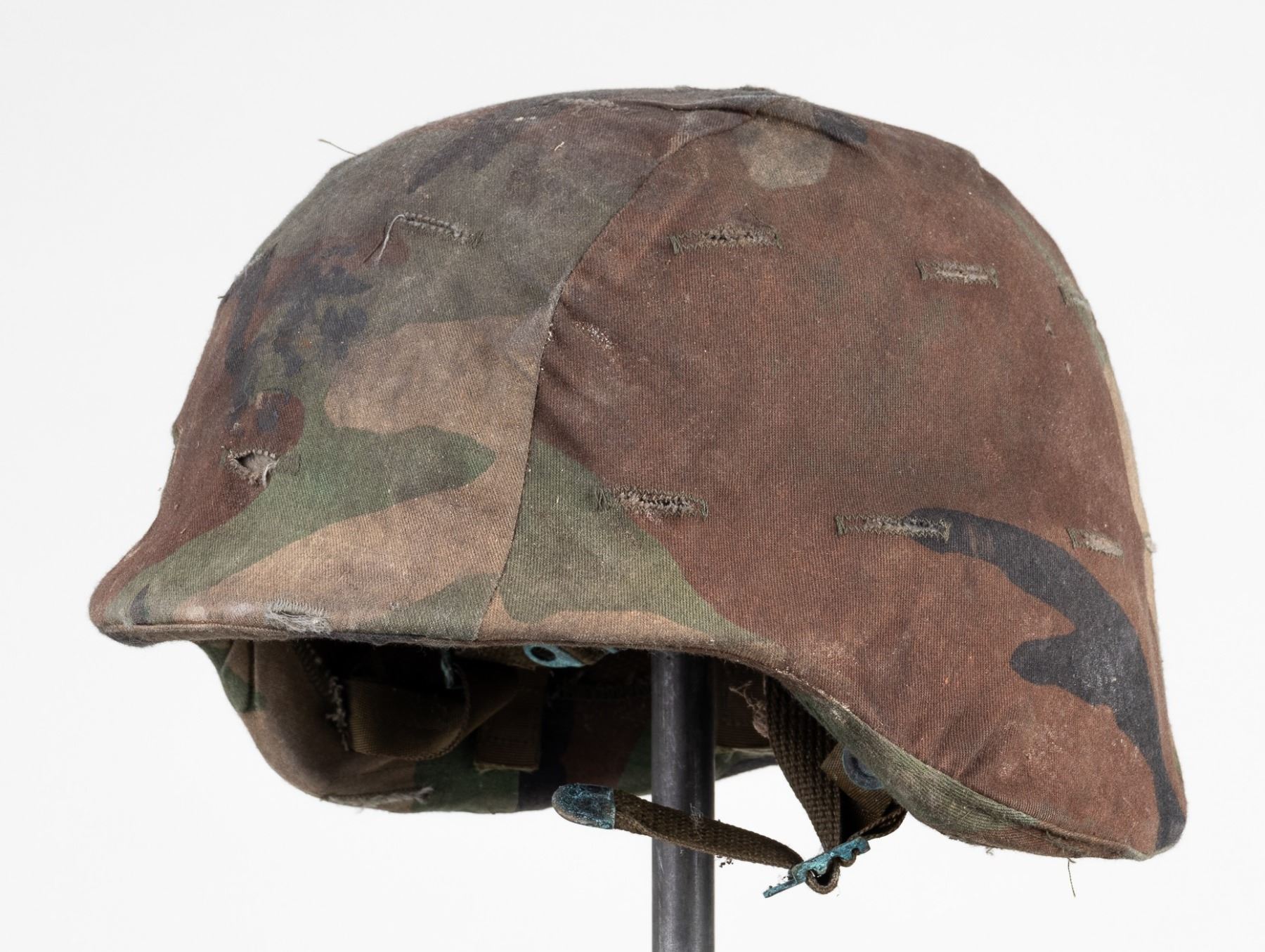 MODERN US ARMY KEVLAR HELMET