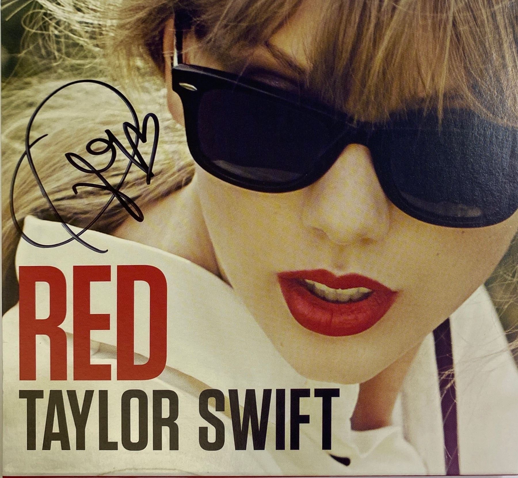 Autograph Taylor Swift Signed album card