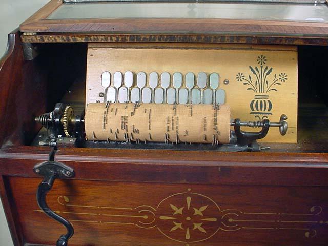 ANTIQUE CONCERT ROLLER ORGAN W/ 16 COBS - WORKS GR