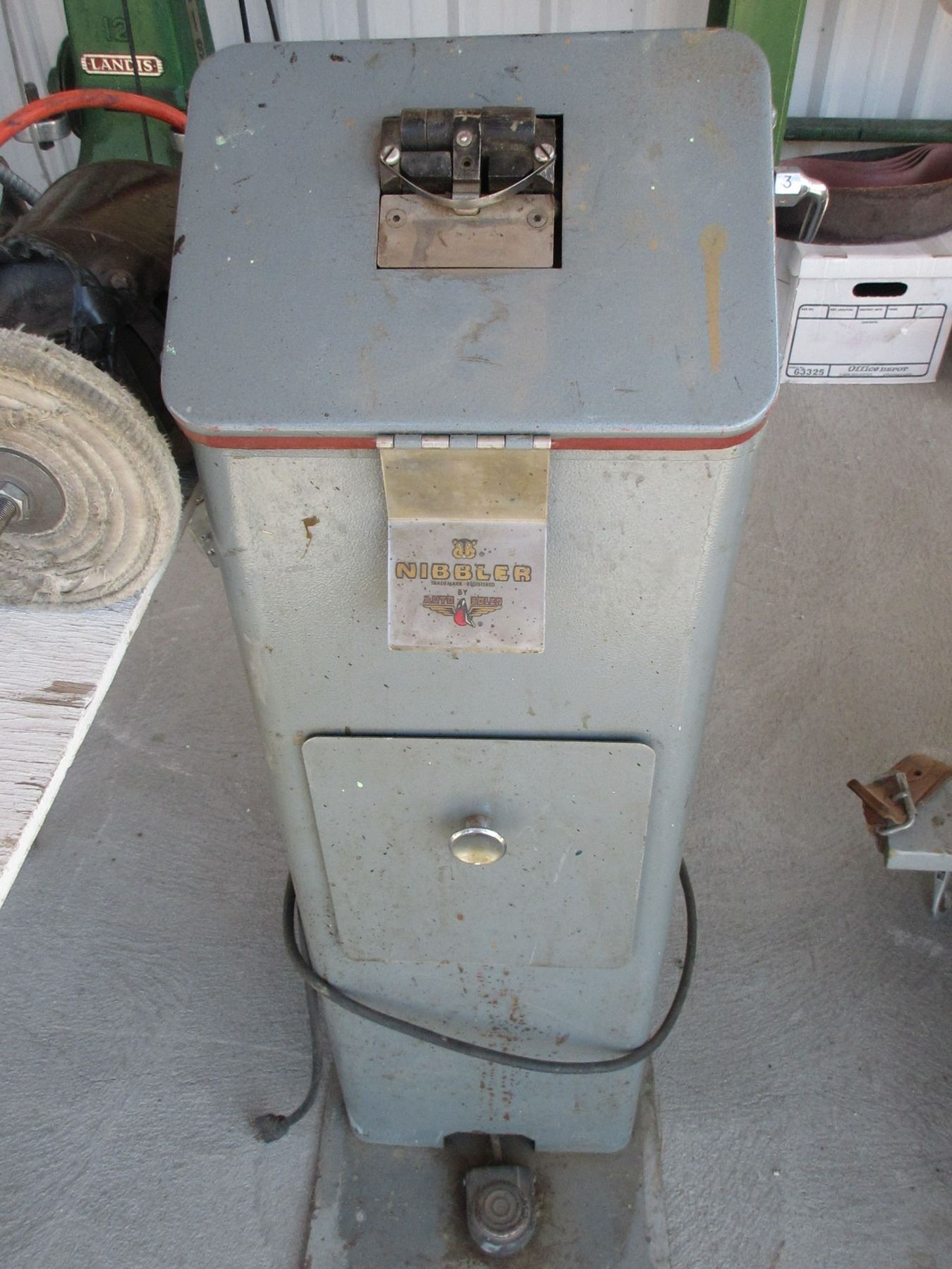 Auto Soler Nibbler- Runs- 38"H X 11"W X 12"D- #70NB5834