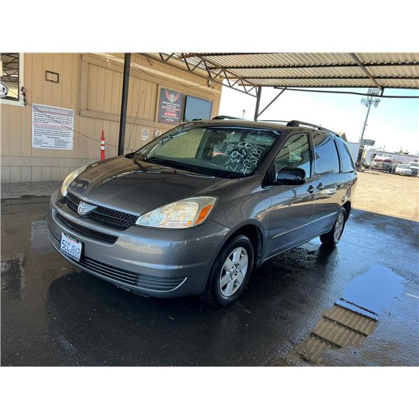 2004 Toyota Sienna CE 7 Passenger