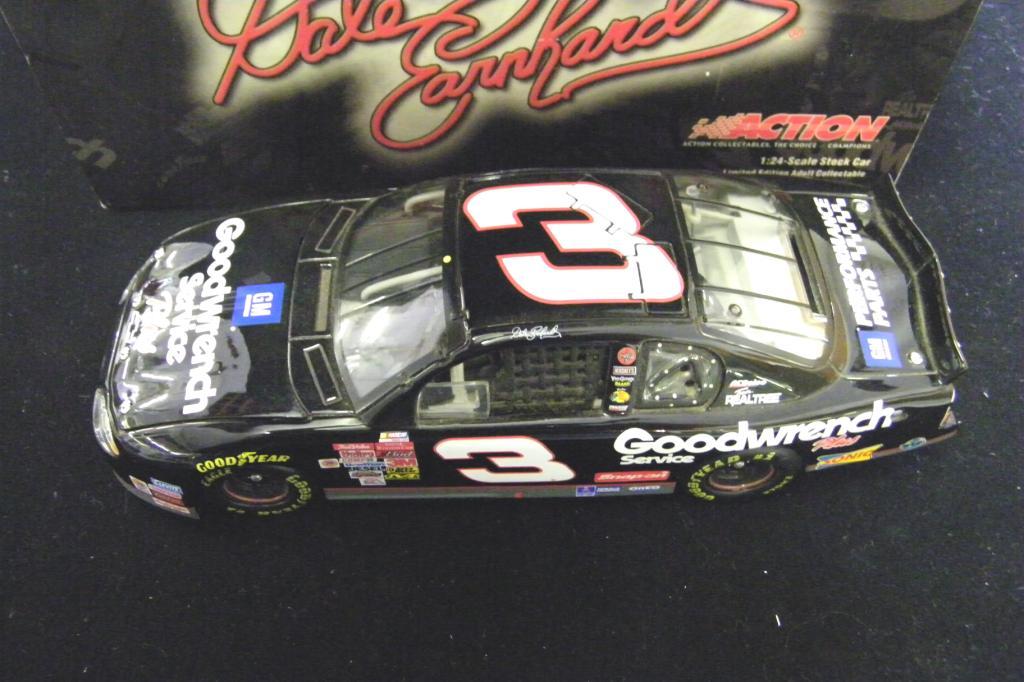 Dale Earnhardt #3 GM Goodwrench Service Plus 2001-