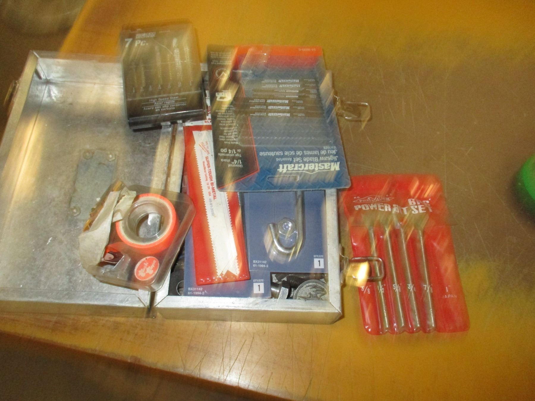 ESTATE: GREY TOOL BOX C/W TOOLS & MISC