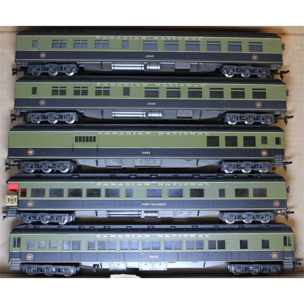 5 Rivarossi Ho Scale Train Cars Cn