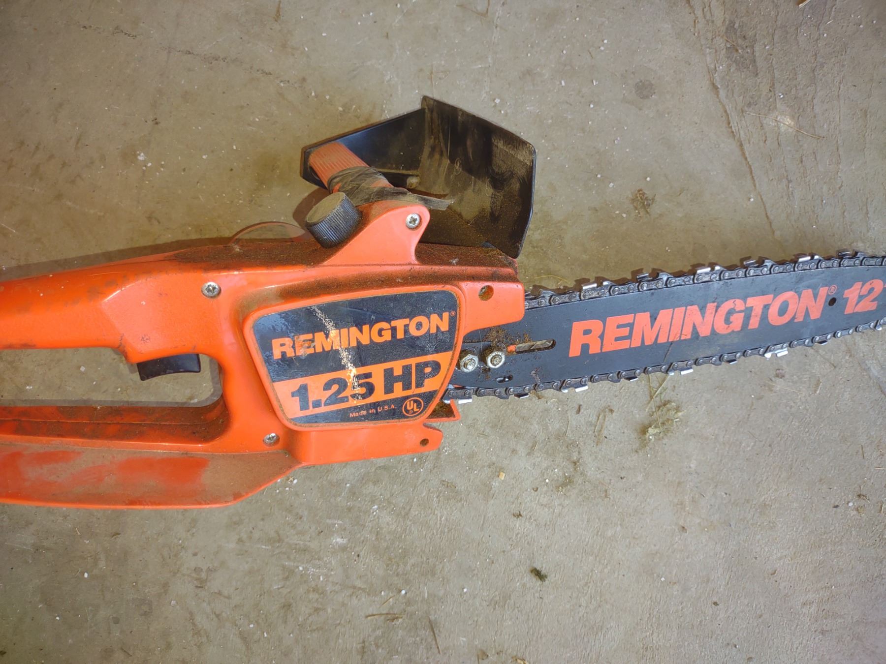 REMINGTON ELECTRIC CHAINSAW, WORKS