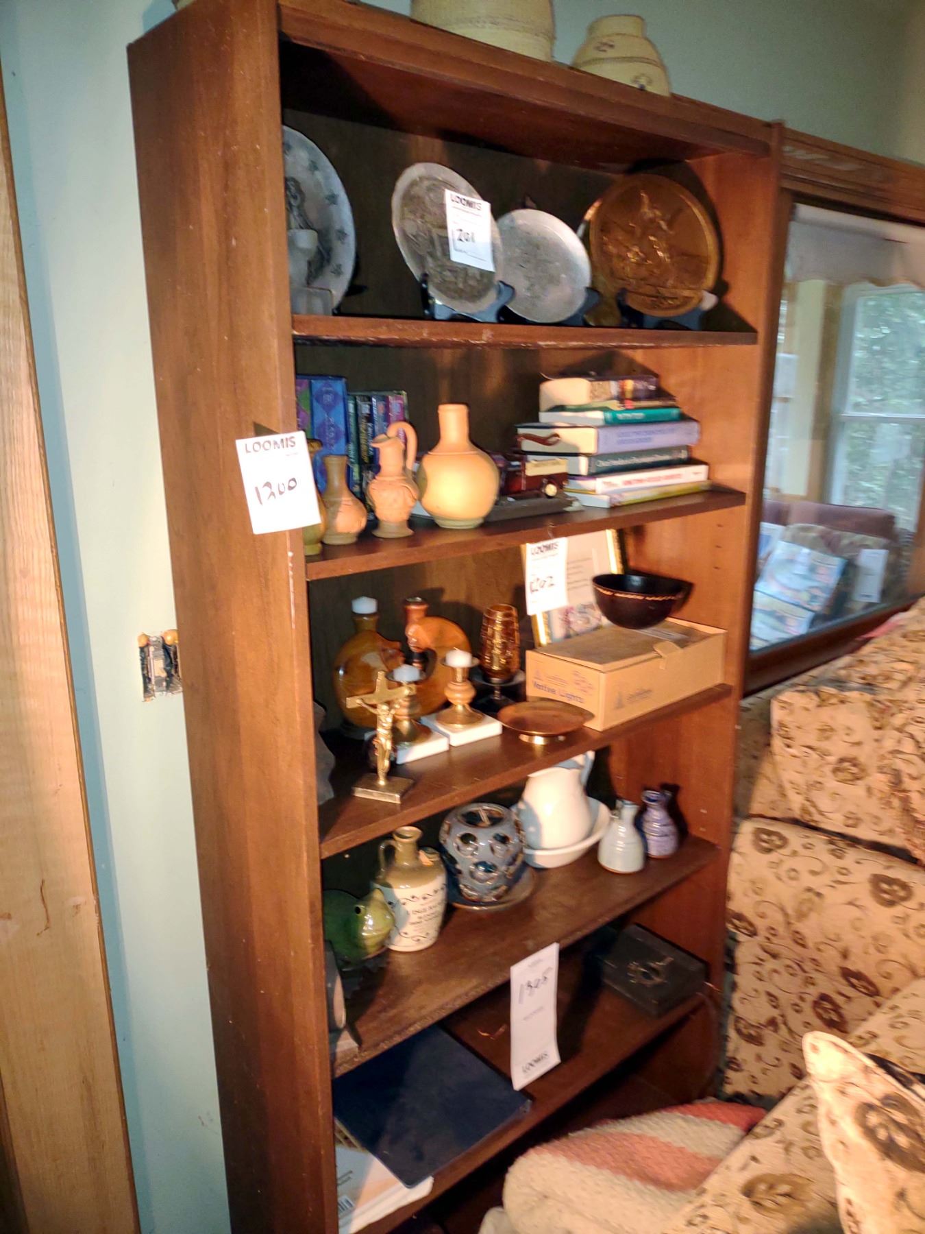 6 SHELF WOOD WALL BOOK / DISPLAY CASE