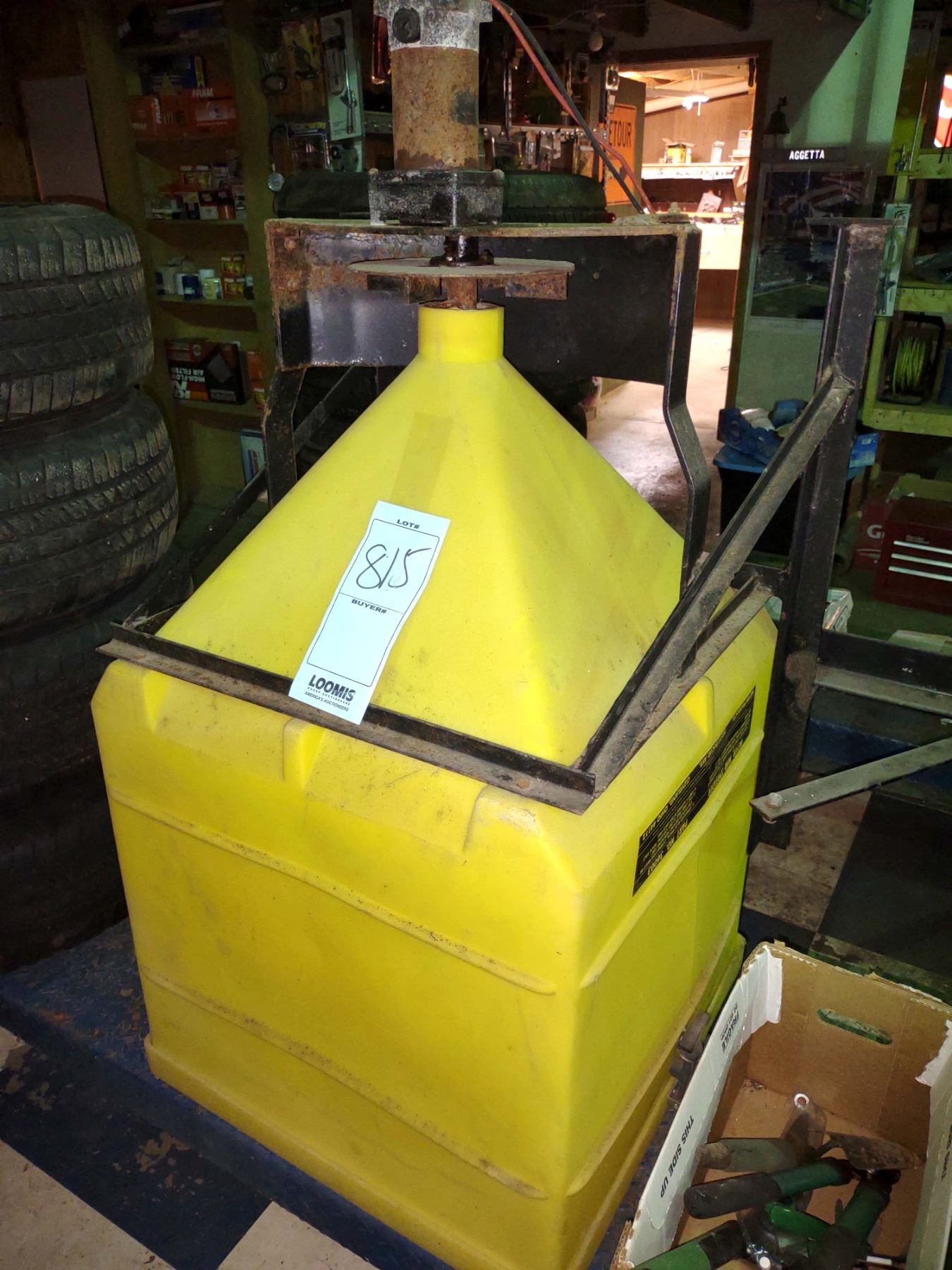 MEYER MINI SPREADER #36003, GOOD CONDITION