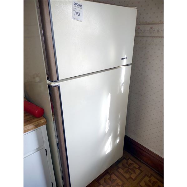 FRIGIDAIRE ELITE TOP FREEZER REFRIGERATOR