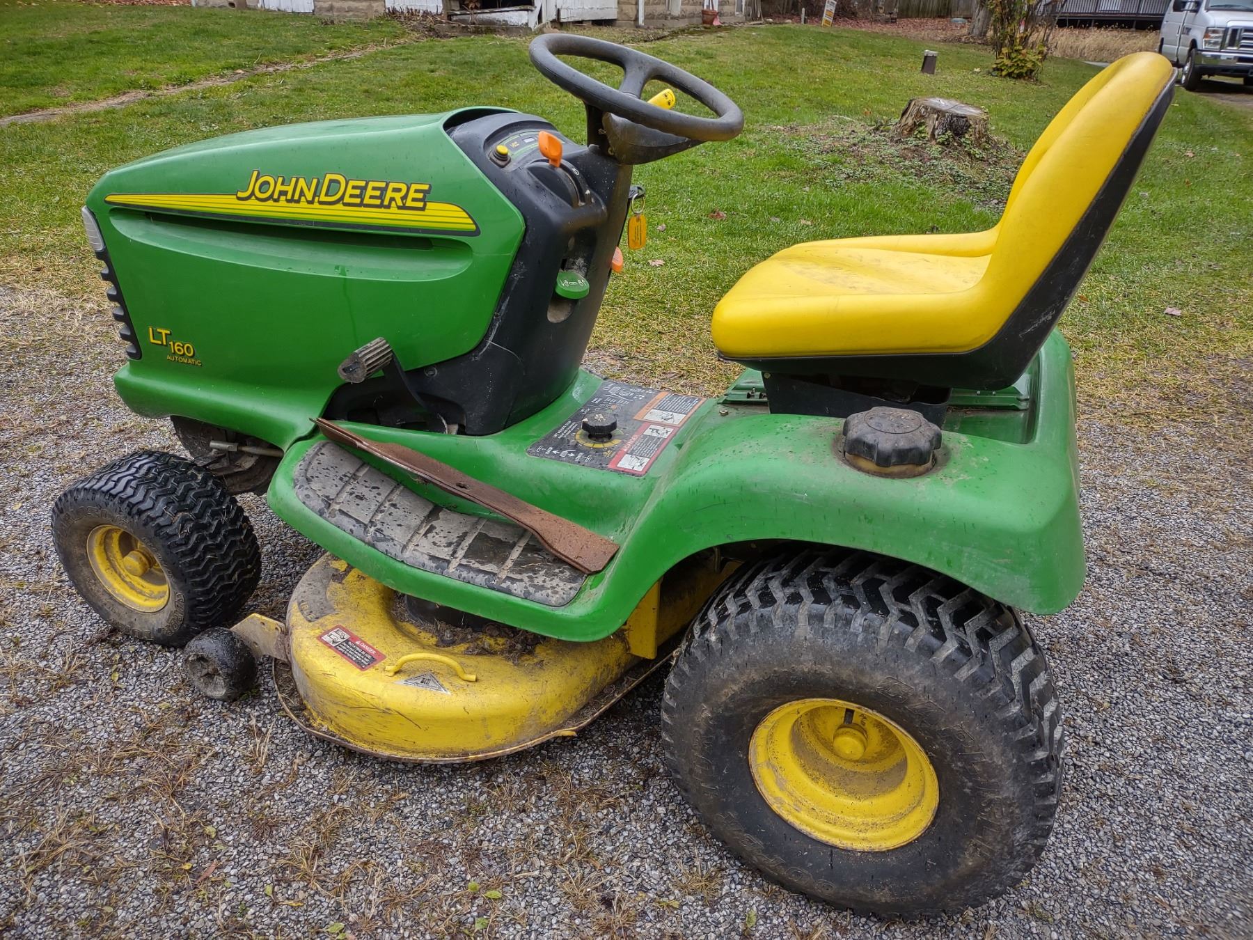 JOHN DEERE LT160 GARDEN TRACTOR, 16 HP, 42" DECK
