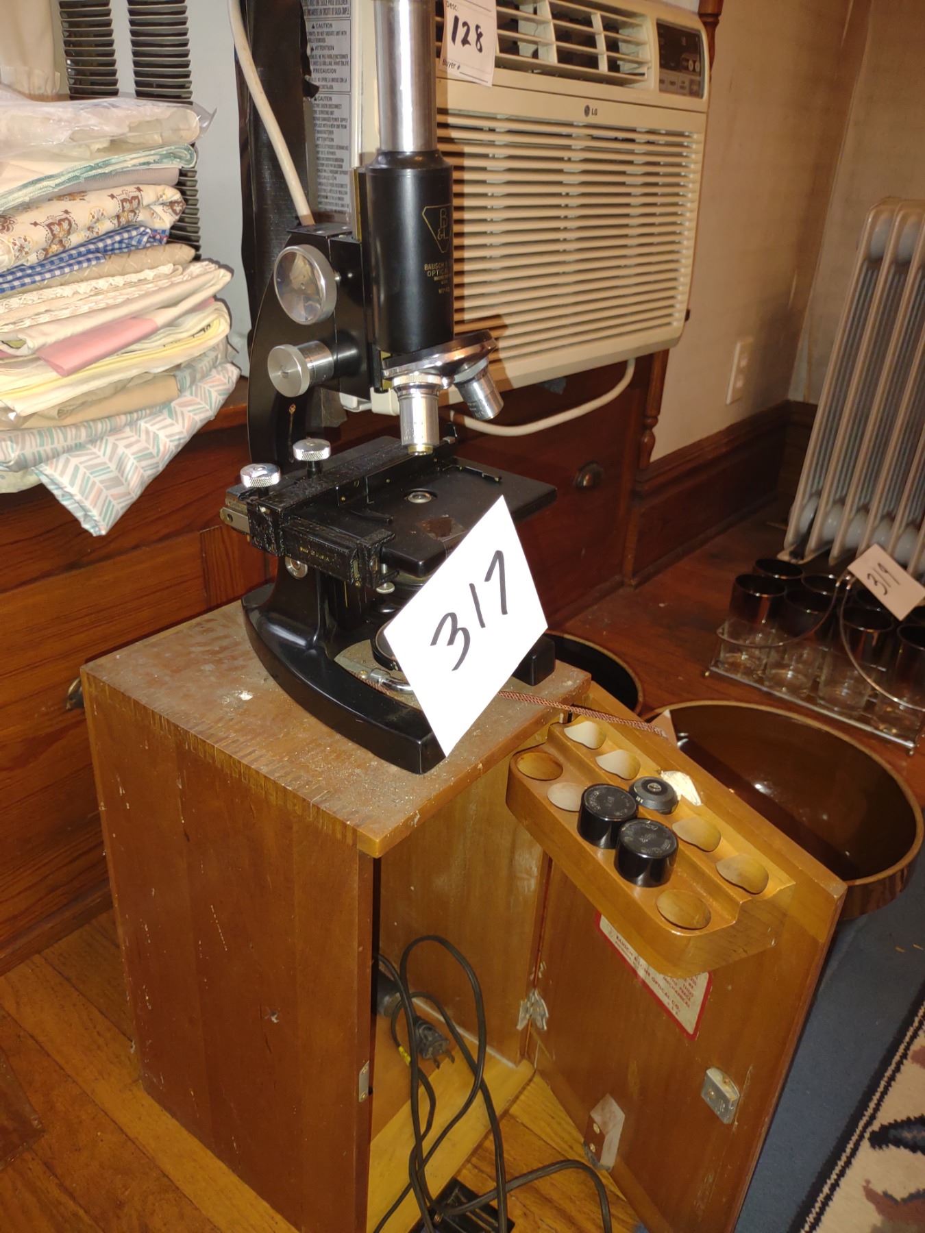 VINTAGE SPENCER MICROSCOPE W CASE