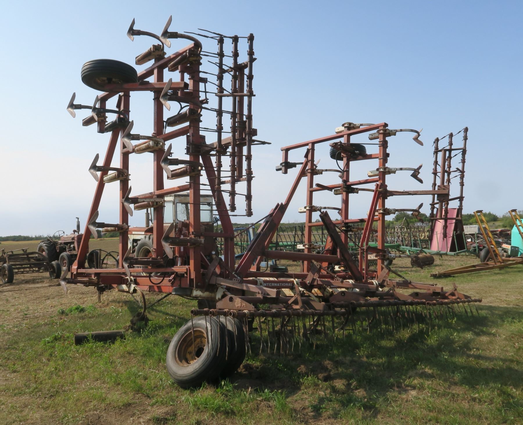 IH 645 Vibra-Chisel - Approx 25ft. - Schmalz Auctions