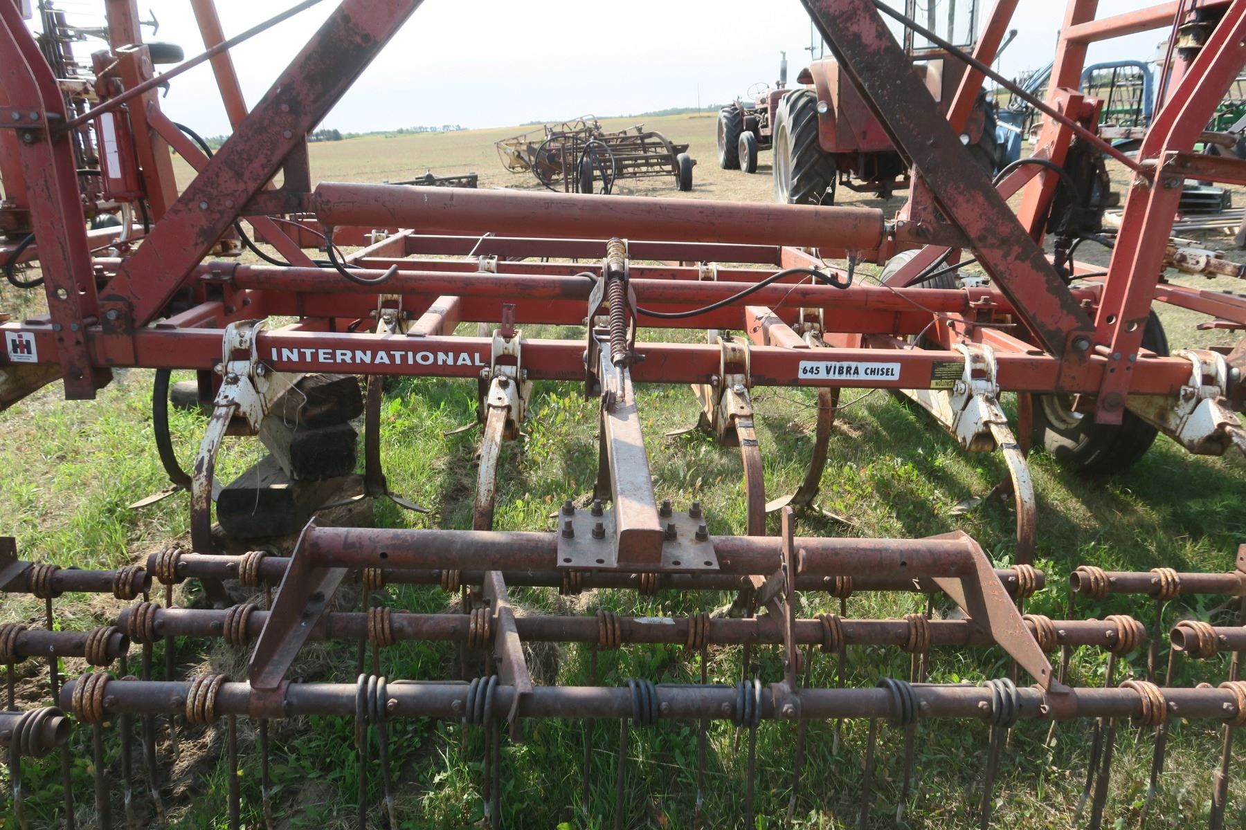 IH 645 Vibra-Chisel - Approx 25ft. - Schmalz Auctions