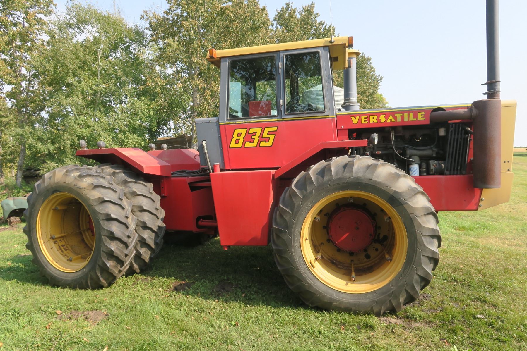 Versatile 835 Articulated Steer Tractor, 7038hrs. Runs & Drives *Needs ...
