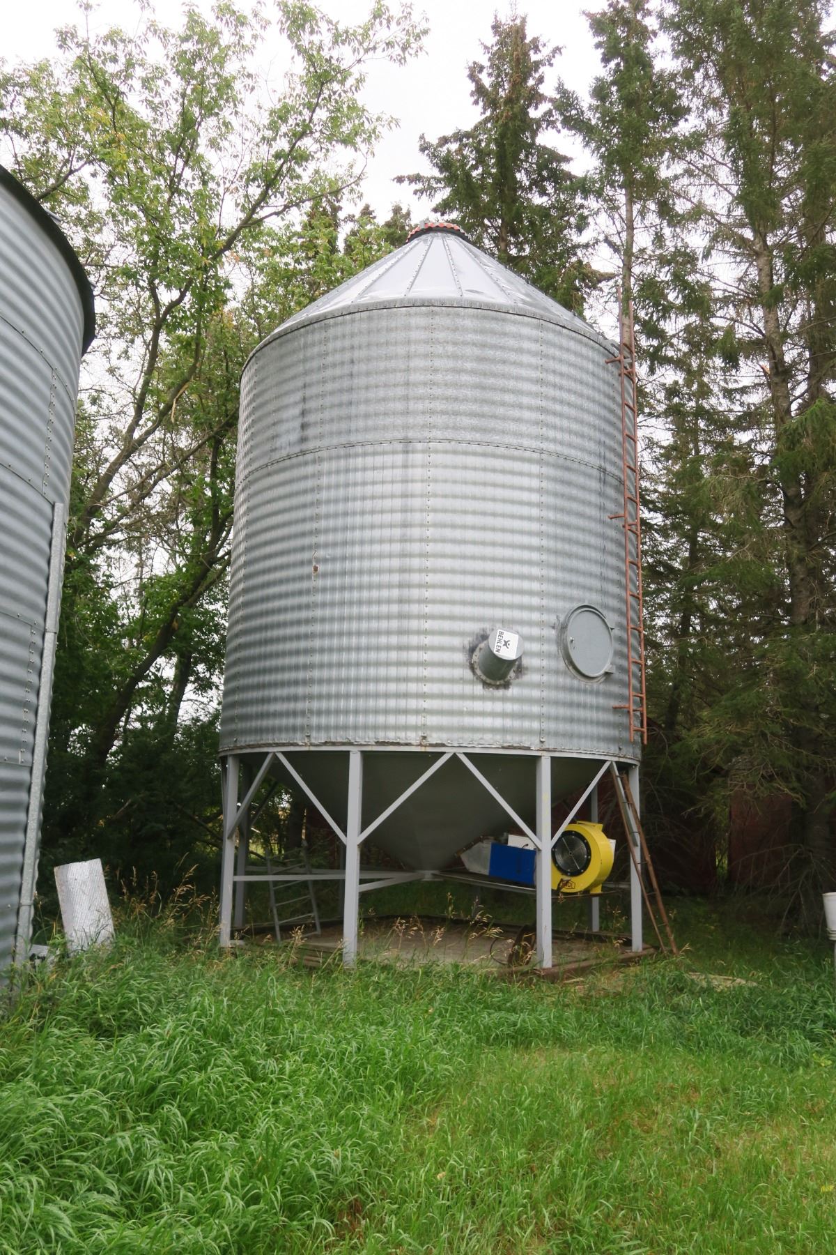 3000 Bushel Hopper Bin with Heater, Rocket Aeration - Schmalz Auctions