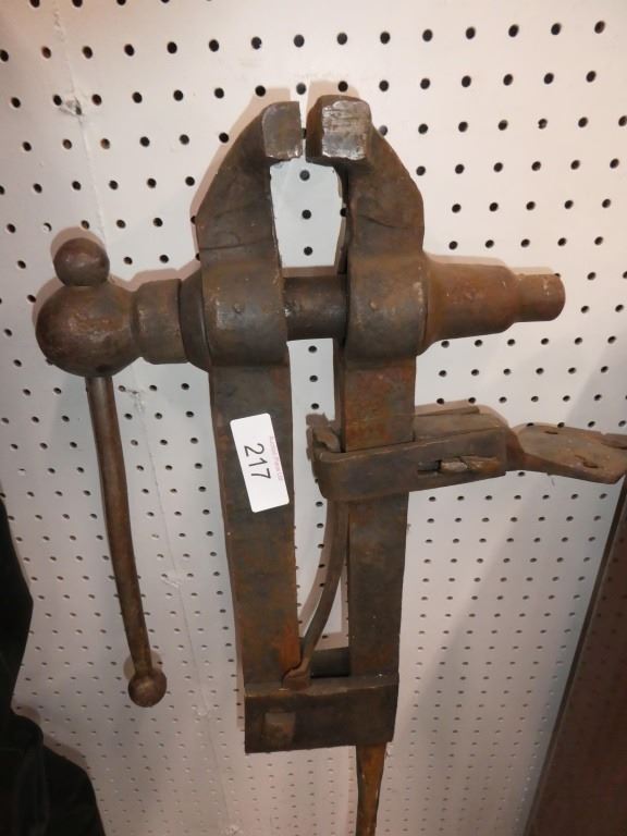 Antique Leg Vise