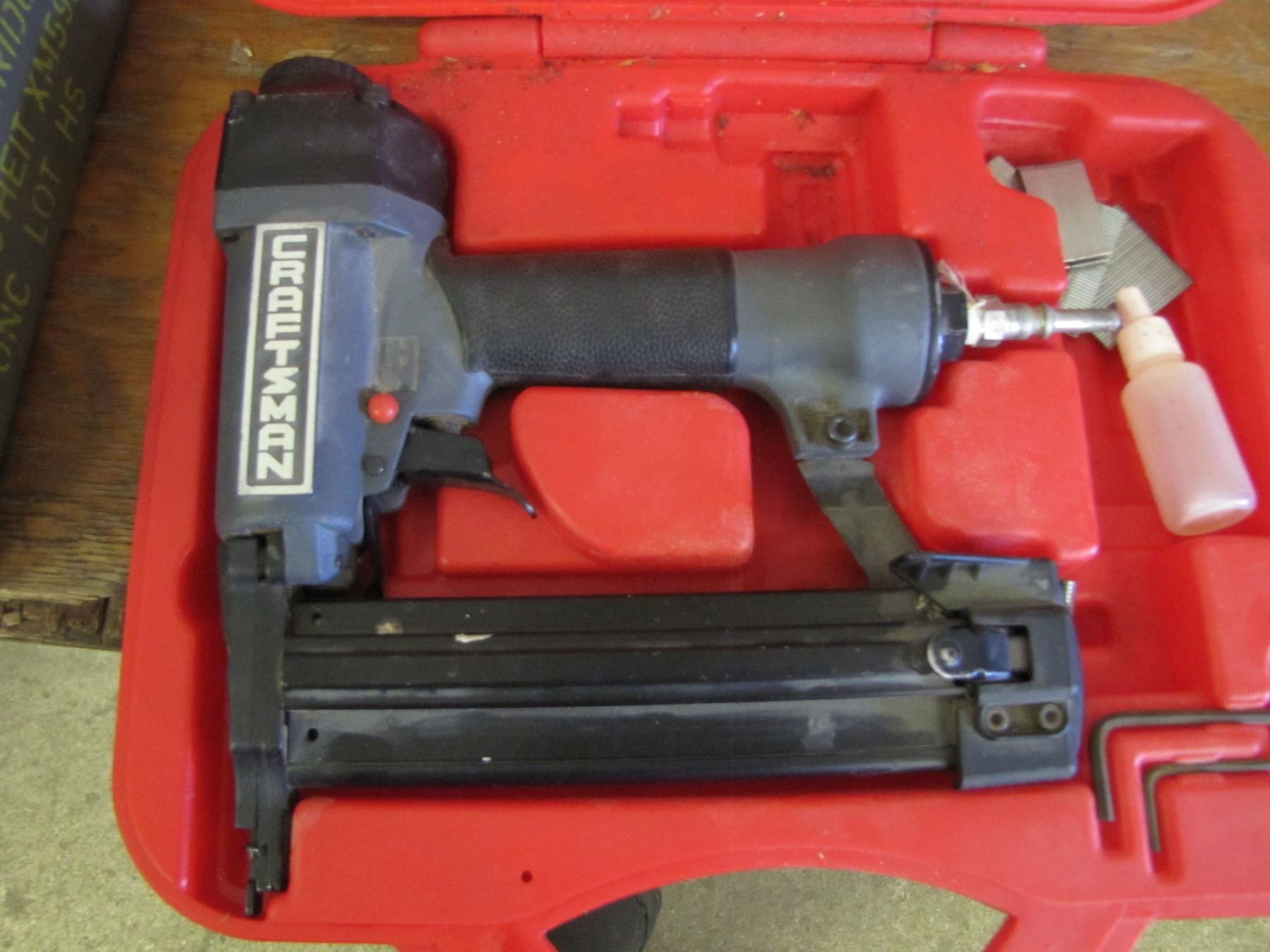 Craftsman 18 gauge 2IN1 nailer/ stapler