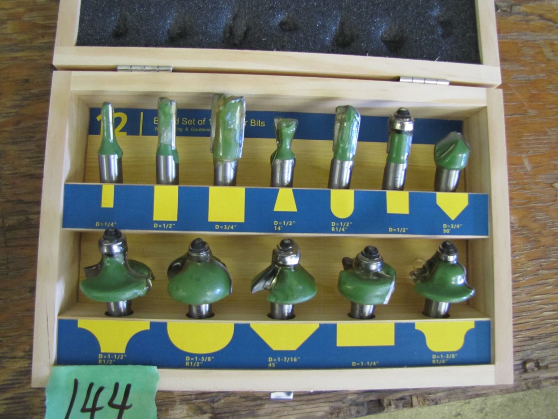 Box with 12 router bits