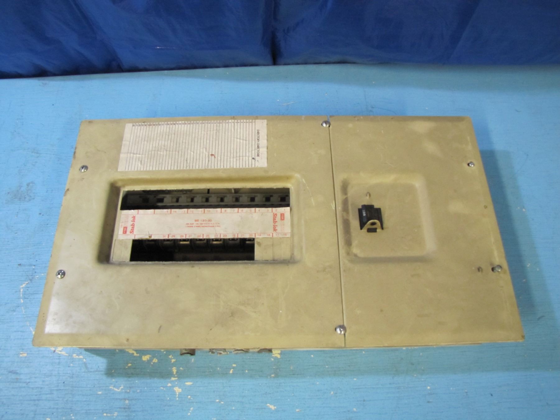 FPE panel box with 200 amp main breaker