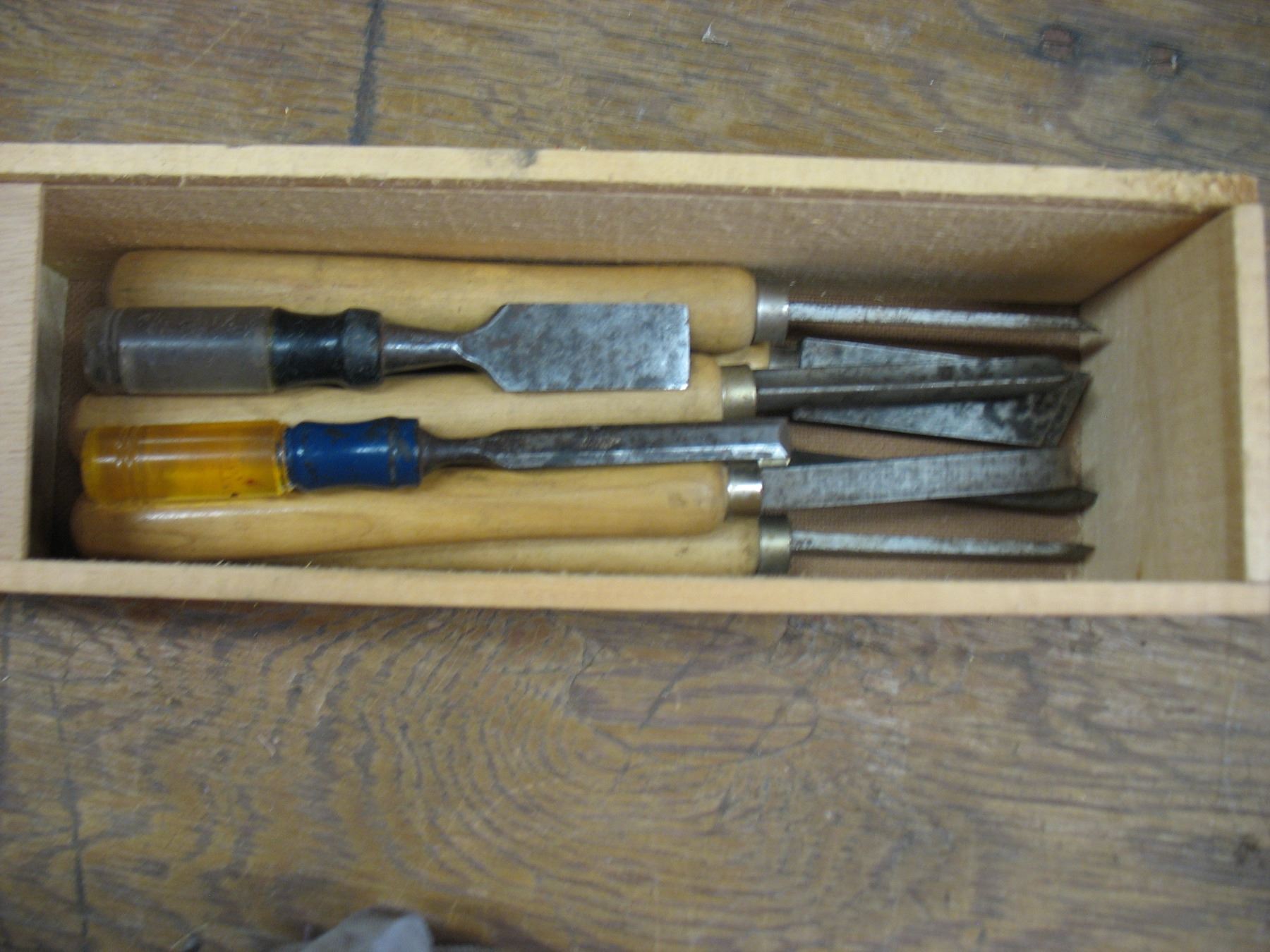 Wood box with turning chisels and wood chisels
